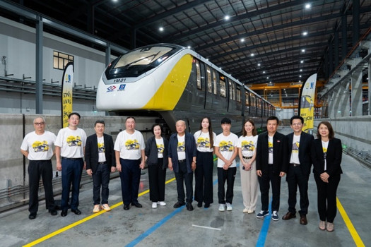 Keeree Kanjanapas Kicks Off First Commercial Operation of Yellow Line ...